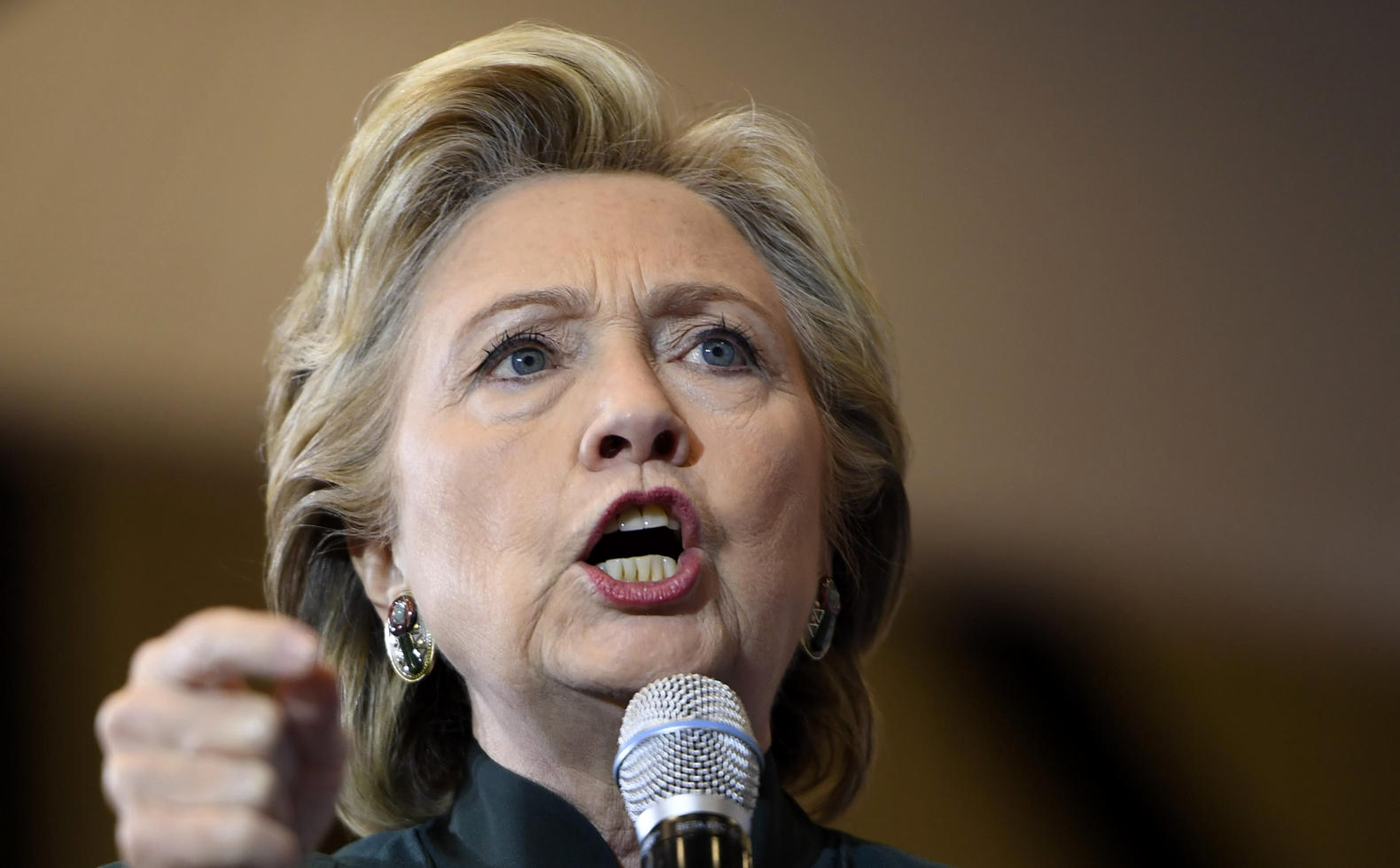 Hillary Clinton warns Donald Trump is 'threatening' US democracy | The ...