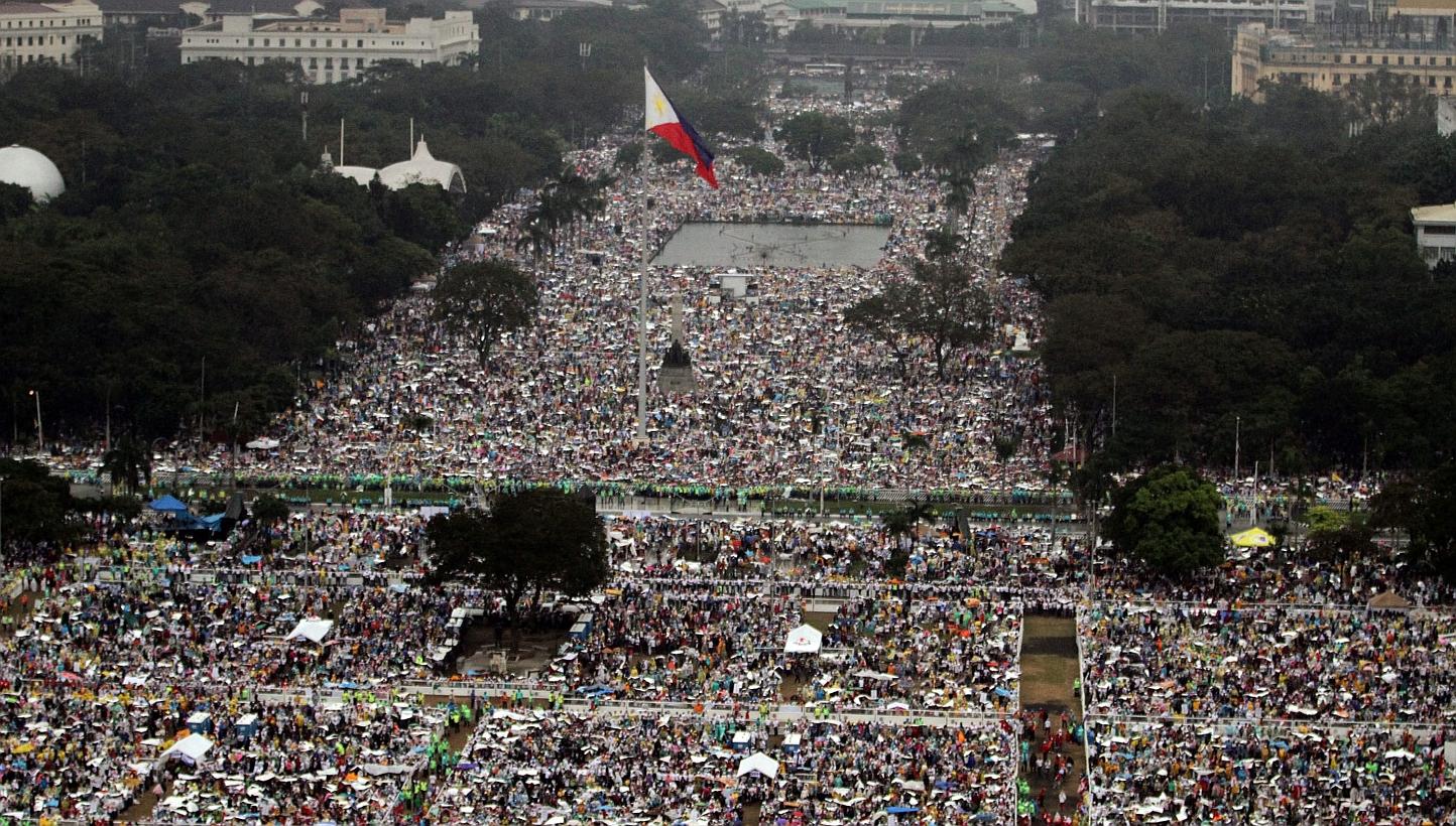 World-record crowd of 7 million attend mass in Manila, capping dramatic ...