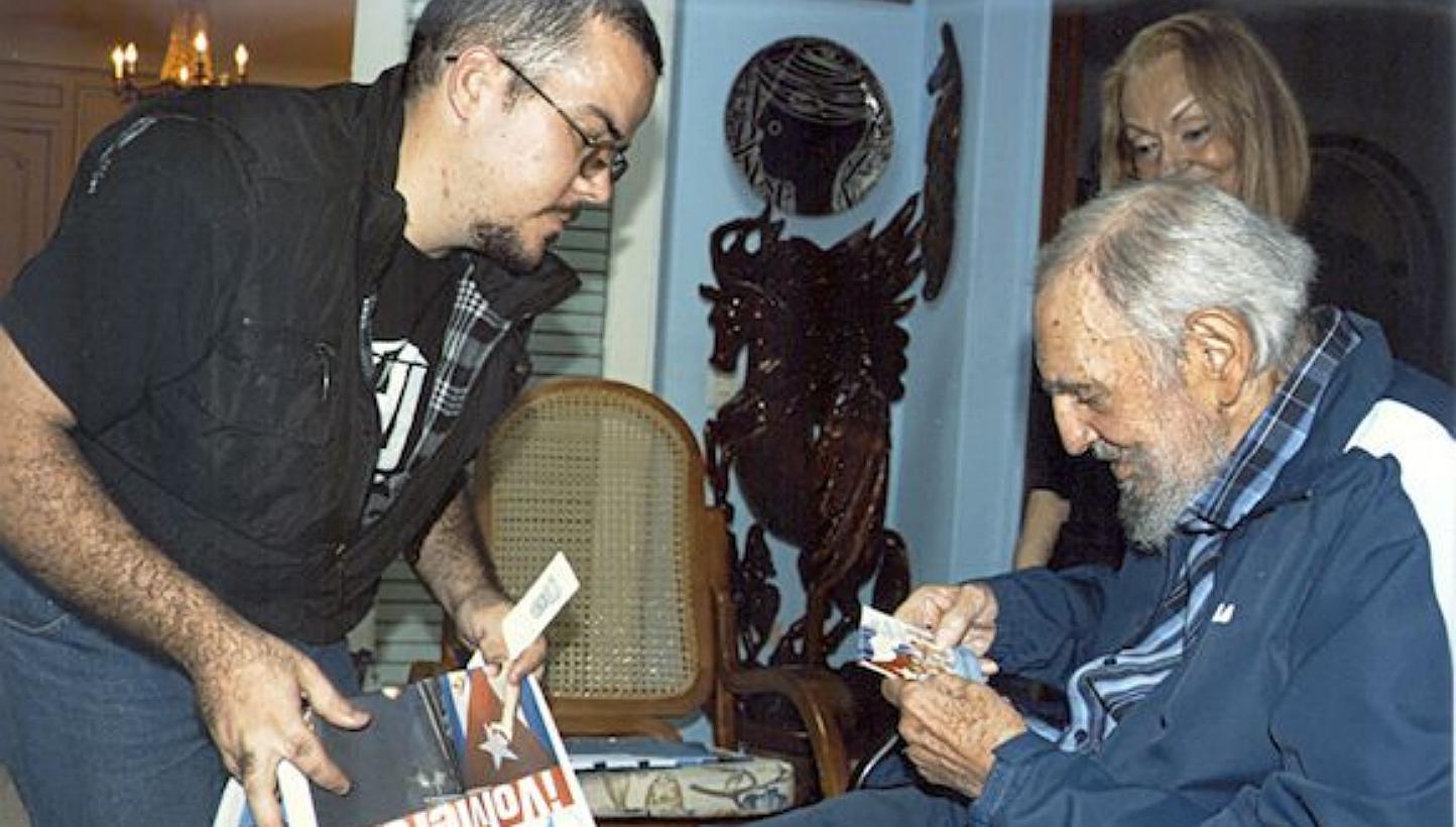 Fidel Castro seen in photos for first time in months | The Straits Times