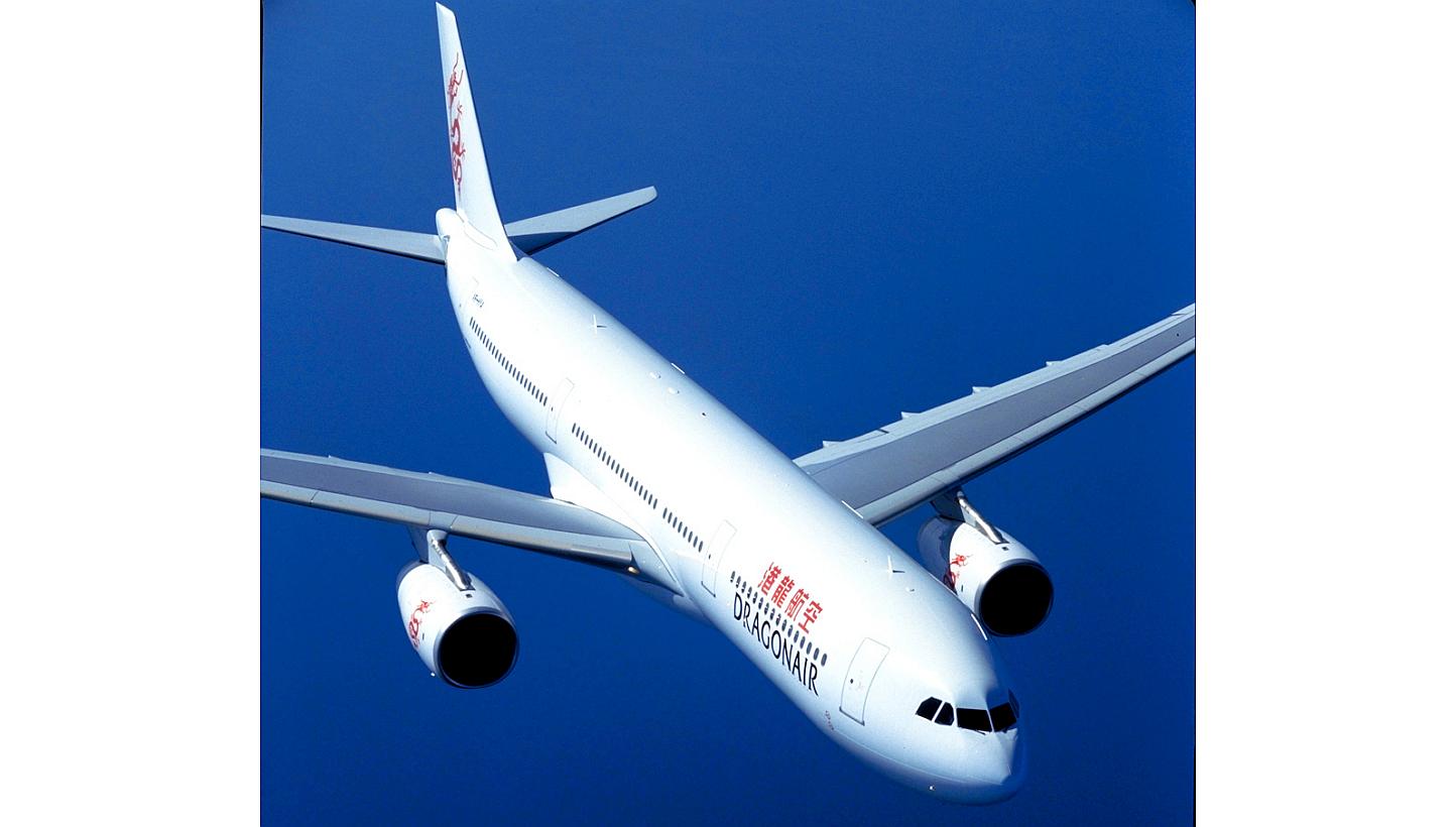 Chinese passengers kicked off Dragonair flight for refusing to leave ...