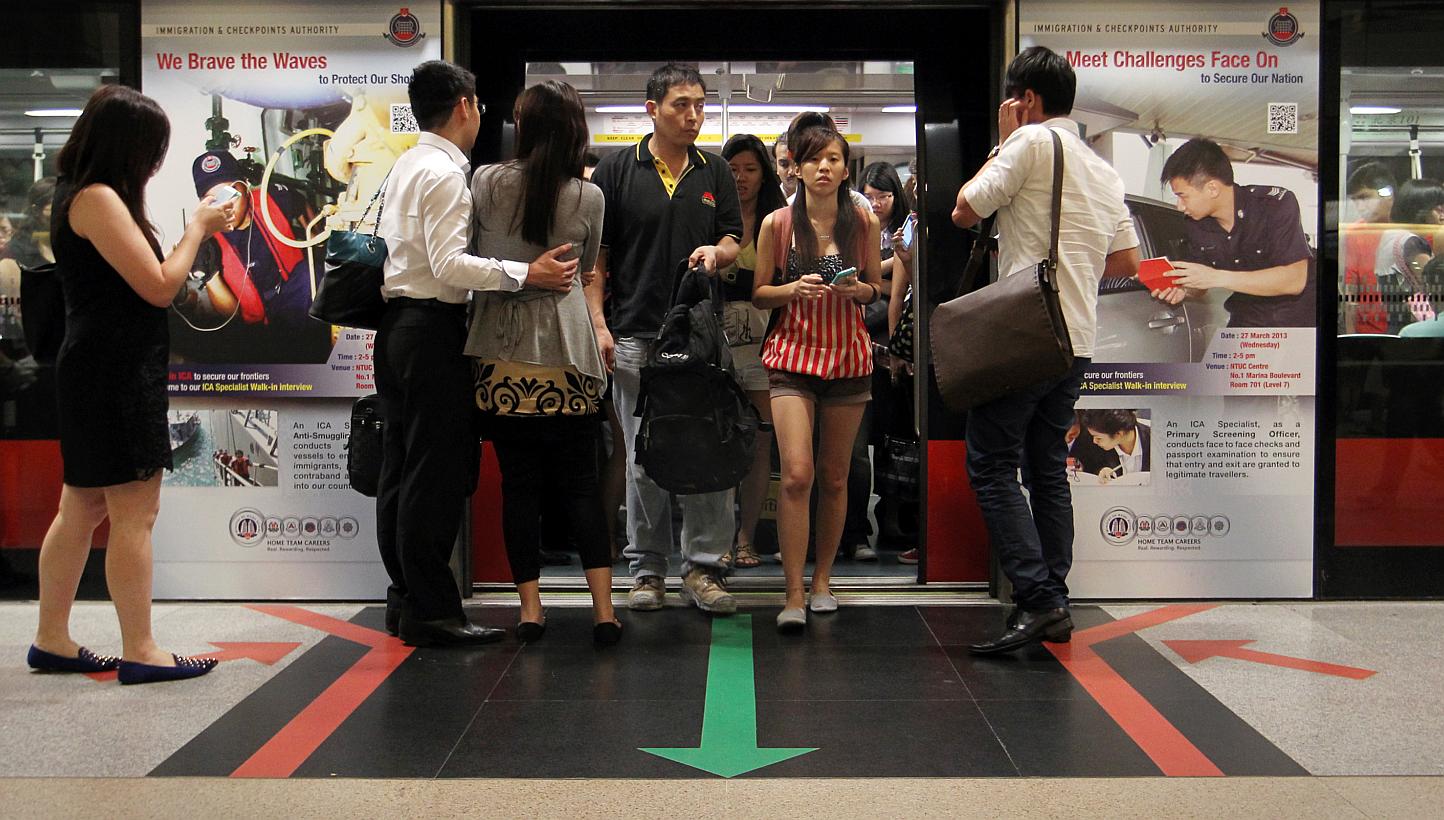 Delays on Circle Line during Monday morning rush hour due to signal ...