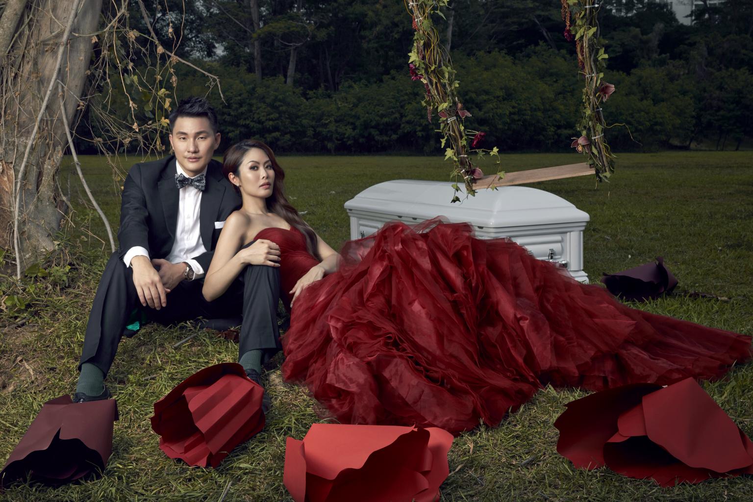 Undertaker couple take coffin-themed wedding photos | The Straits Times