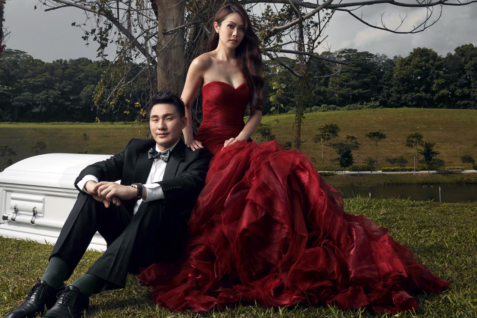 Undertaker couple take coffin-themed wedding photos | The Straits Times
