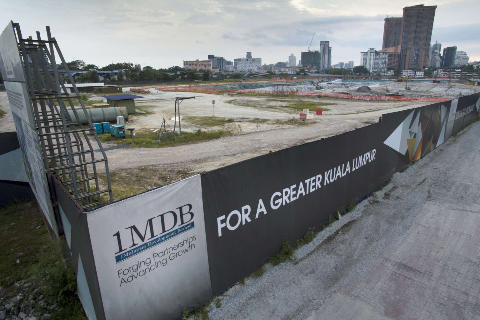 Malaysia officials visit Goldman office as part of 1MDB probe: Sources ...