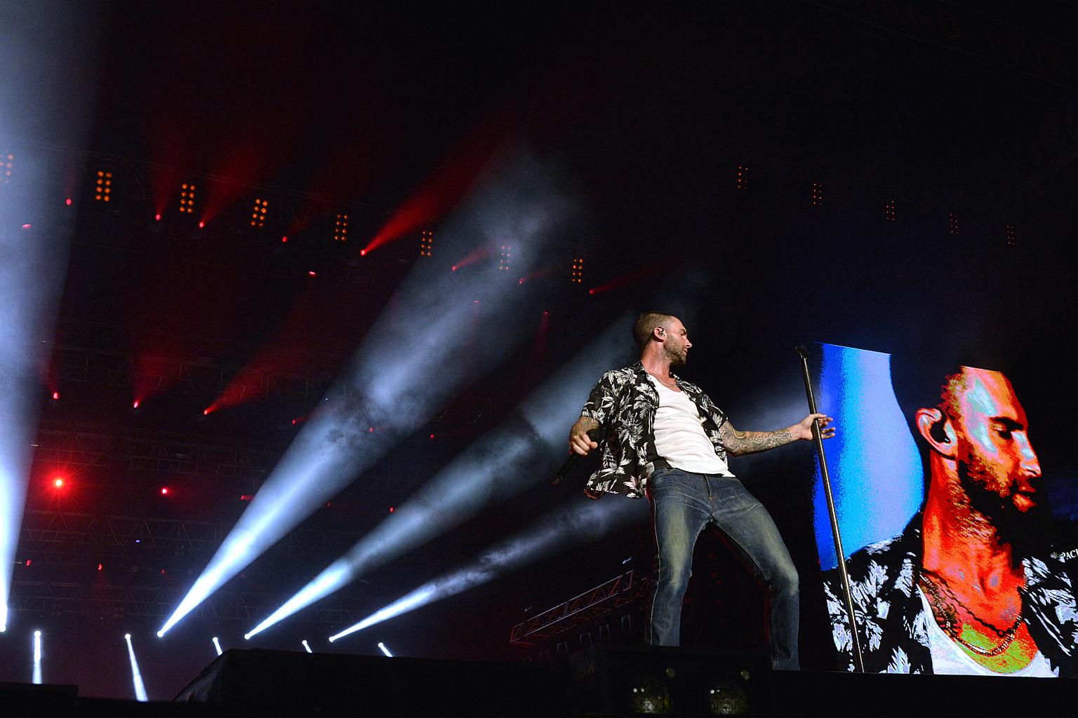 Maroon 5's Adam Levine has audience eating out of his hands | The ...