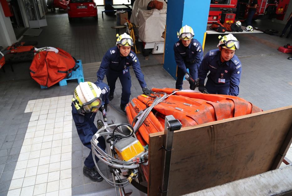 SAF and SCDF teams set off to help fight haze fires in Indonesia | The ...