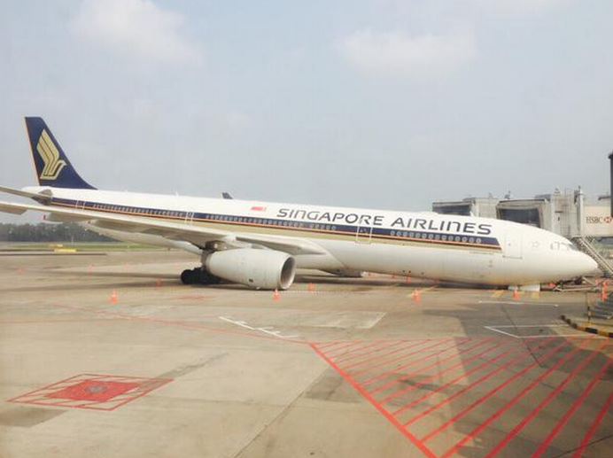 SIA plane collapses at Changi Airport gate after nose gear retracts ...
