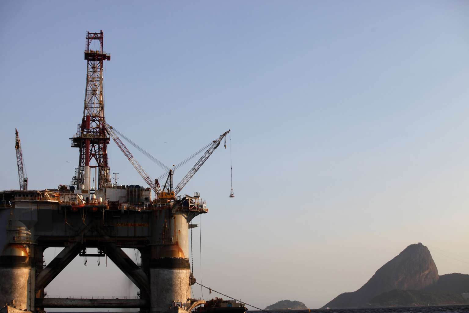 Offshore oil rig owners seen near 'panic' as contracts cut early | The ...