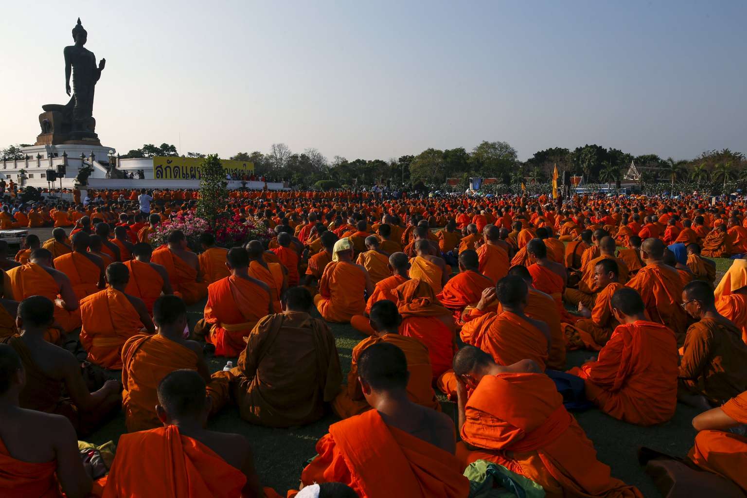 Buddhist monks scuffle with troops in Thailand over leadership protest ...