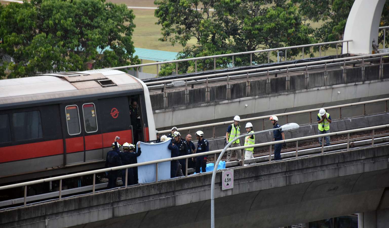 Police NSF leaked picture of dead SMRT worker | The Straits Times