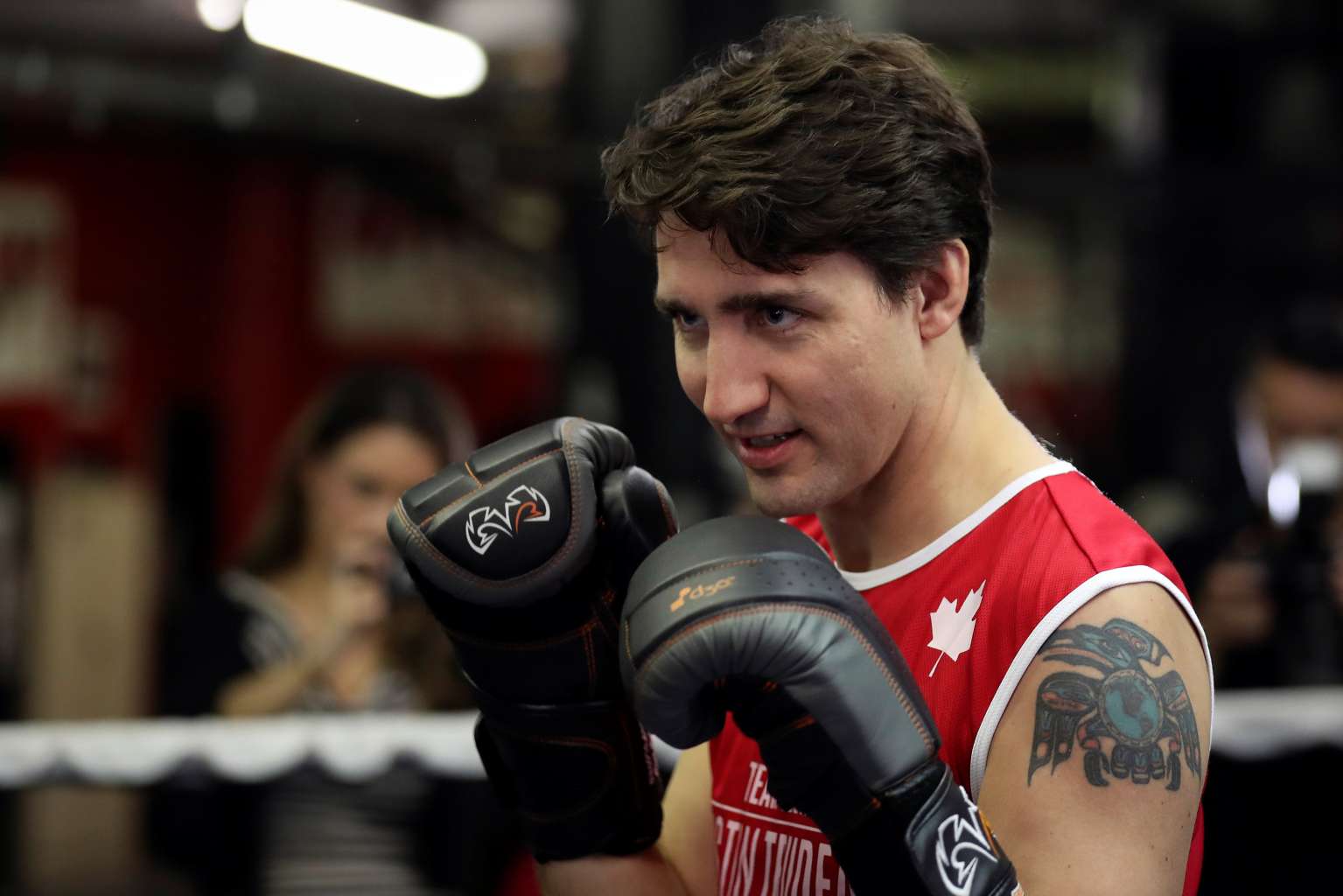 Canada's PM Trudeau slips from political ring to boxing ring for ...