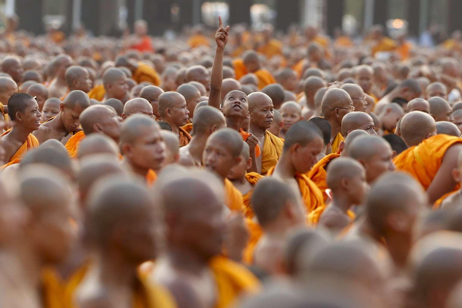 Tens of thousands of Buddhist monks receive alms in 'largest ceremony ...