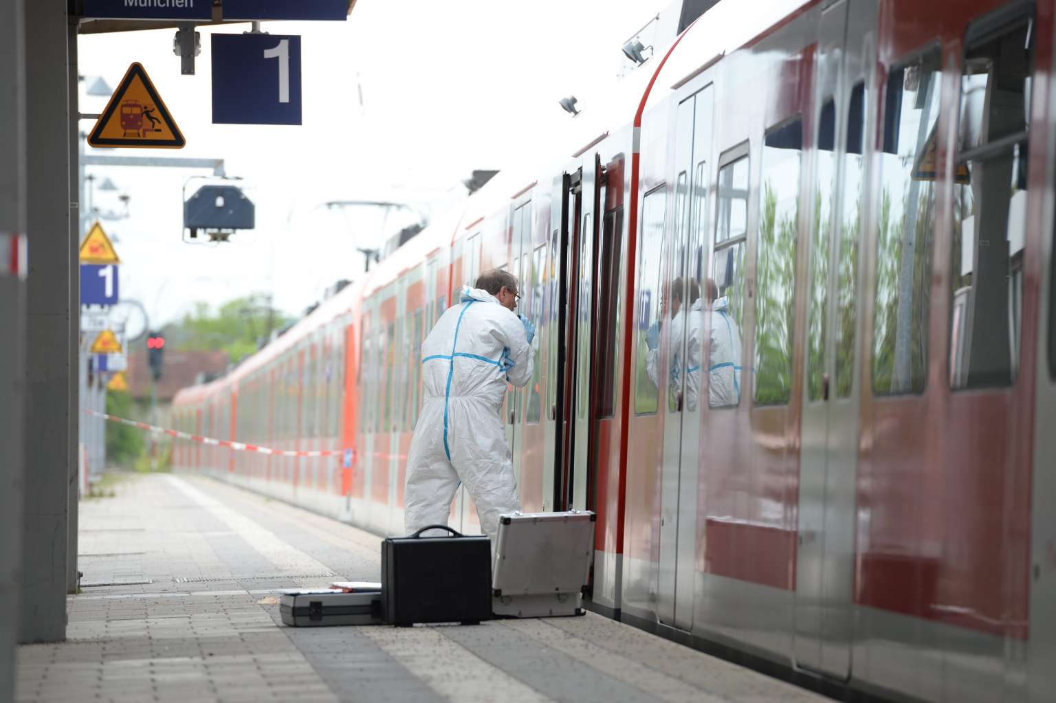‘Crazed’ German knife attacker kills one, wounds three | The Straits Times