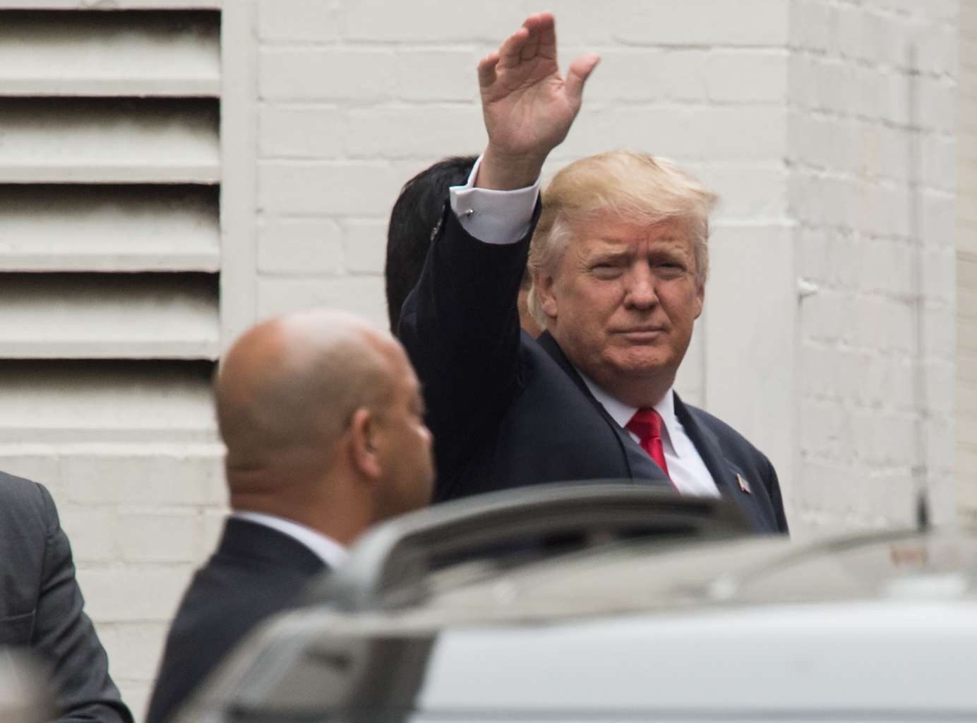 Donald Trump goes on charm offensive with Republicans but differences ...