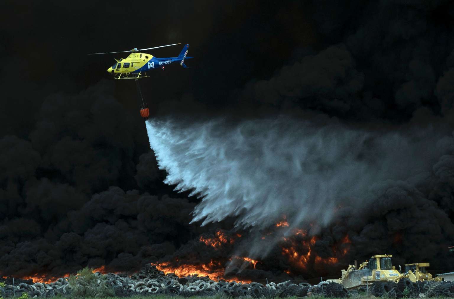 10 more days needed to put out massive fire at tyre dump in Spain ...