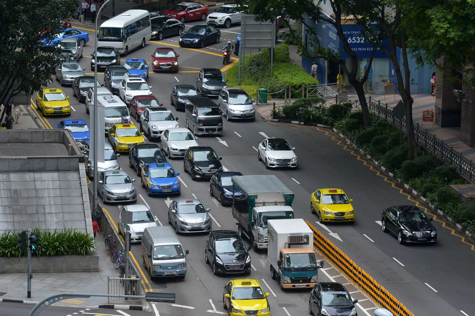 Car COEs dip at latest tender | The Straits Times