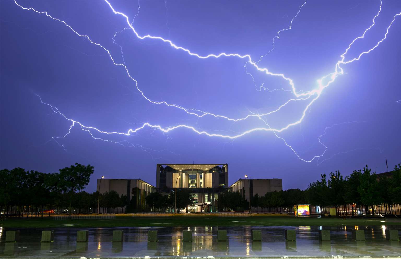 Lightning strikes German football pitch, 35 injured, 3 seriously ...