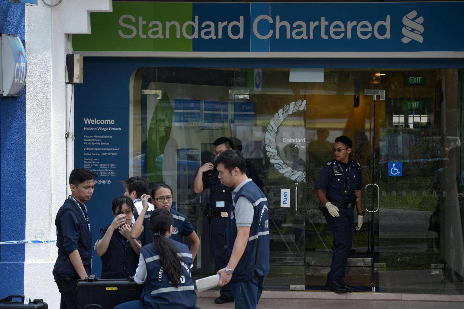 Holland Village bank robbery: Police cordon set up, nearby areas combed ...
