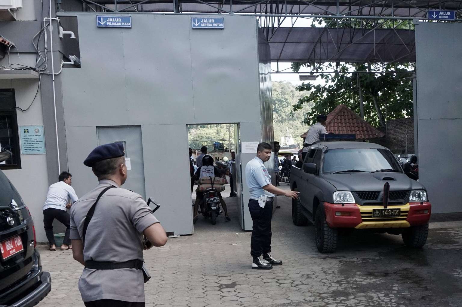 Convicts in the dark for hours about Indonesia execution reprieve | The ...