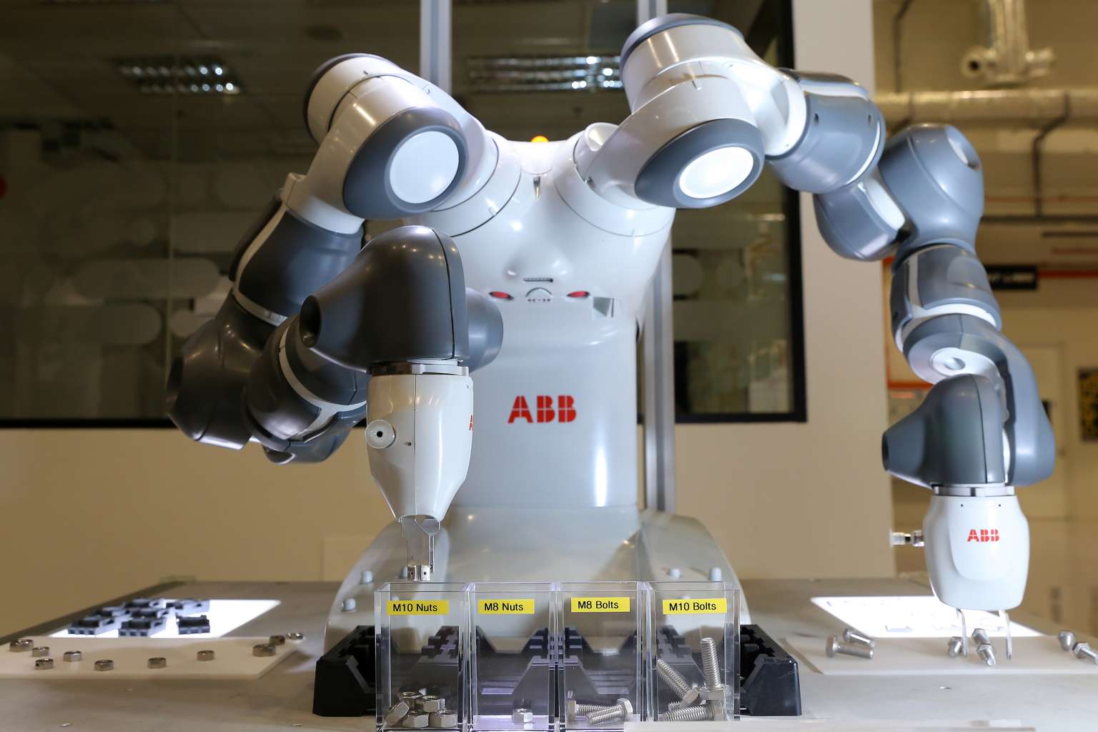 Can Singapore's labour crunch spark a robot revolution? | The Straits Times