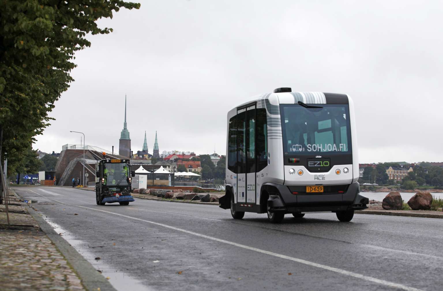 'World first' as driverless buses take passengers in France | The ...