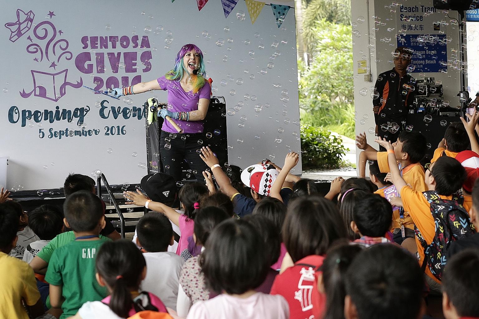 Day of fun on Sentosa for 1,500 needy kids | The Straits Times