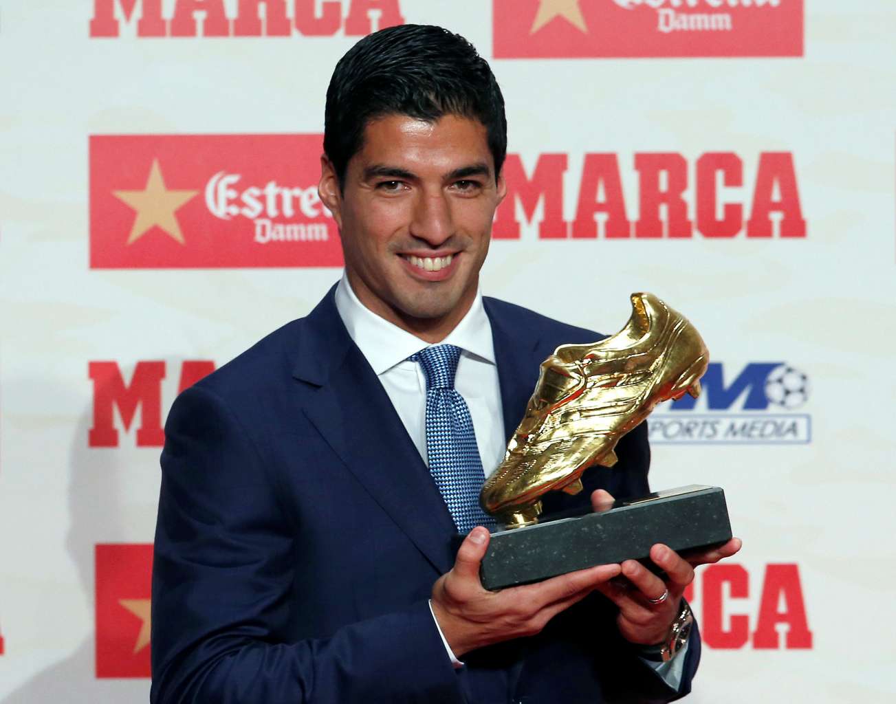 Football: Luis Suarez picks up Golden Shoe after prolific last season ...