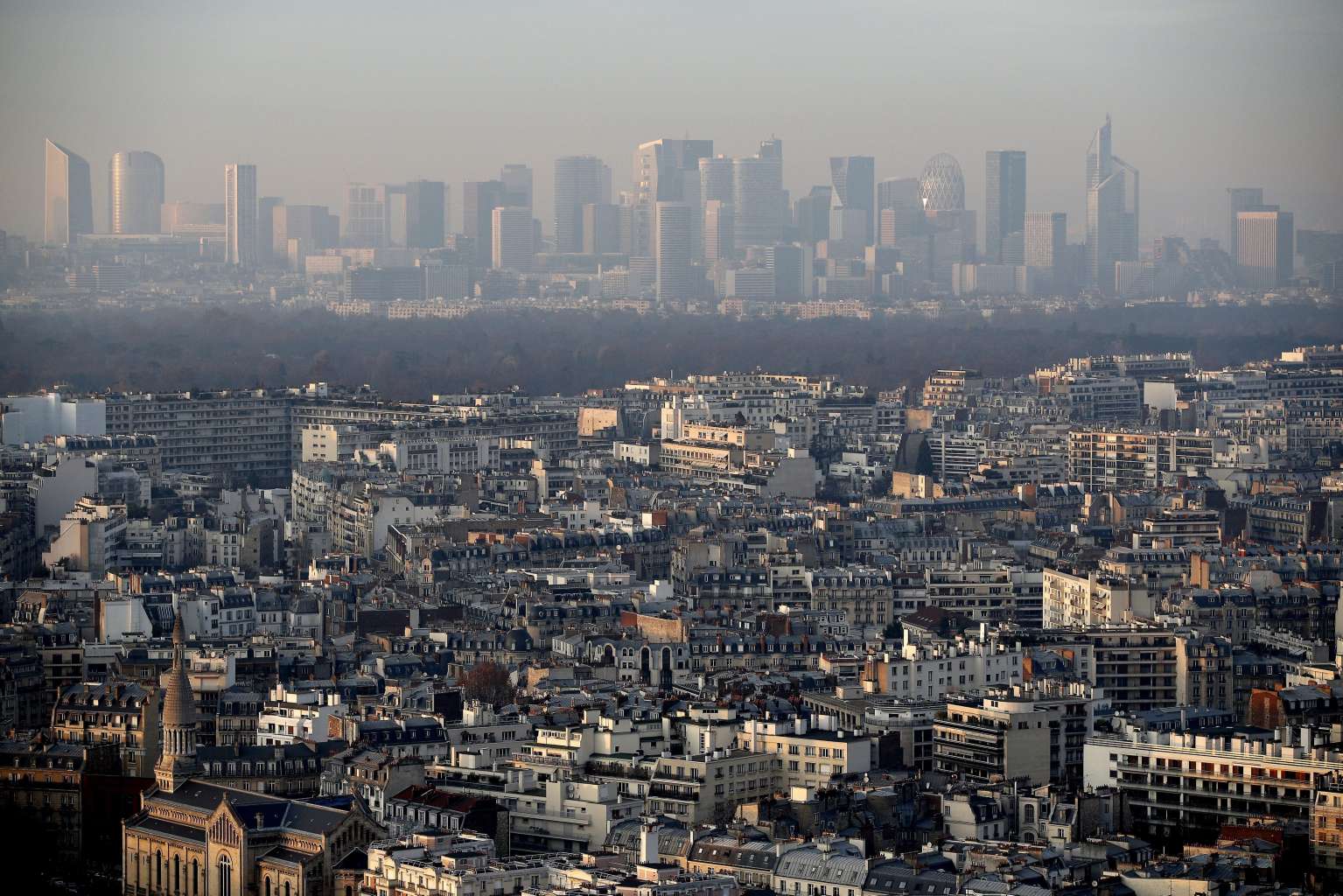Paris imposes driving restrictions, plans clunker ban as smog hits ...