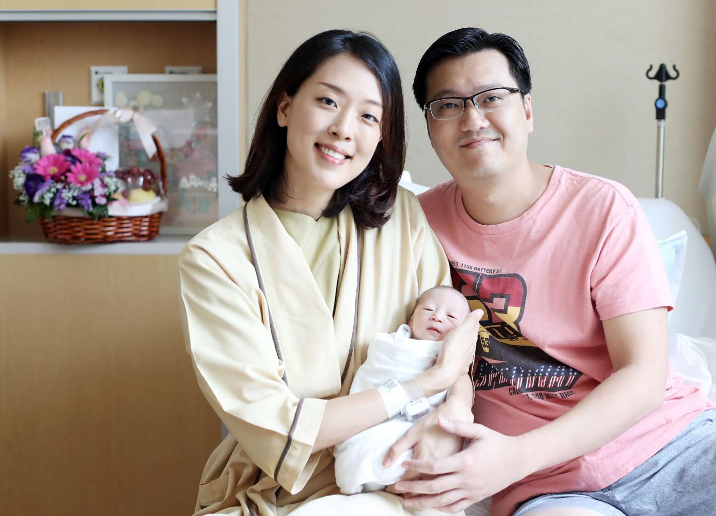 Christmas baby, born at midnight, weighs 2.525kg | The Straits Times