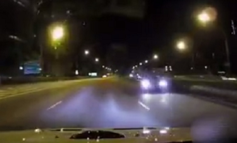 Another 2 cars caught on camera going against flow of traffic | The ...