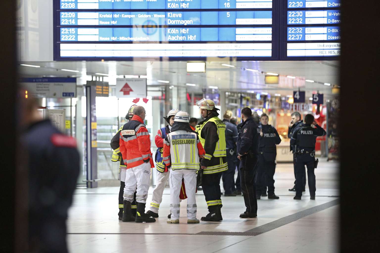 Axeman wounds 9 in German train station rampage | The Straits Times