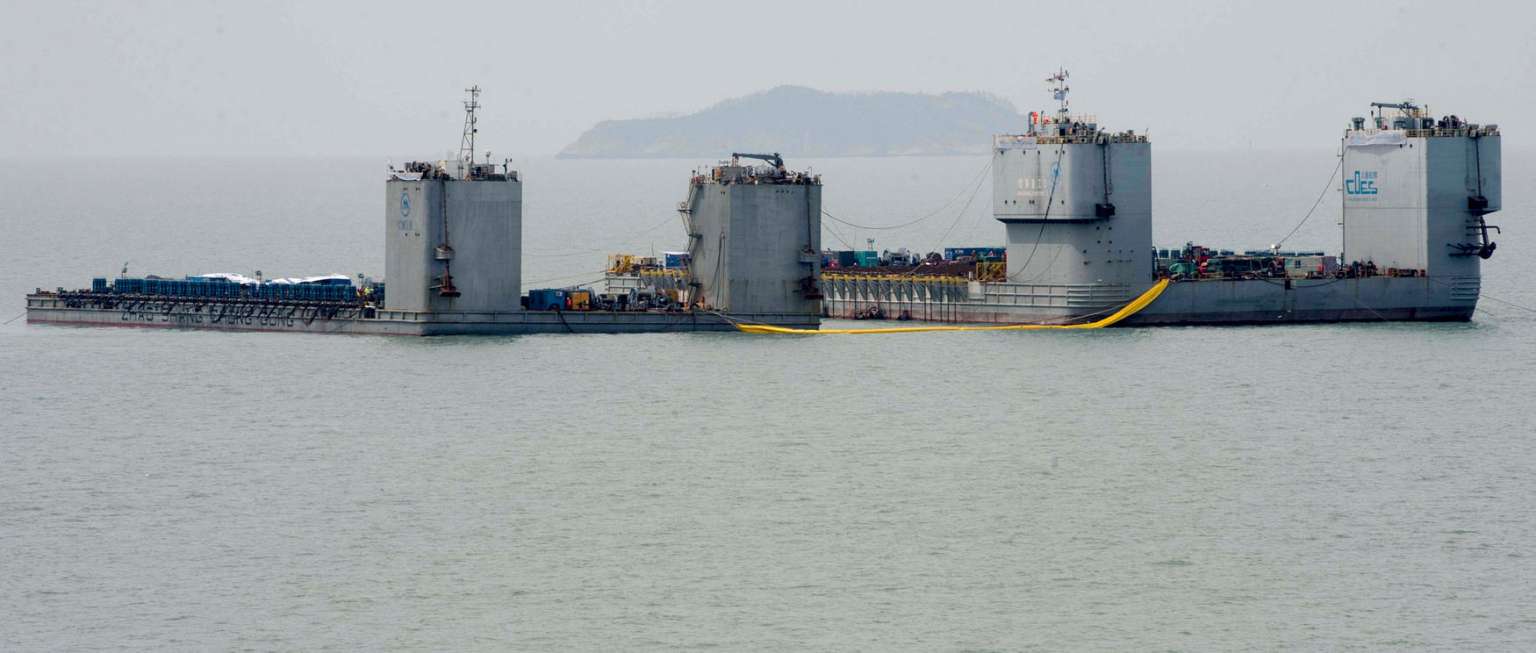 South Korea begins raising sunken Sewol ferry | The Straits Times