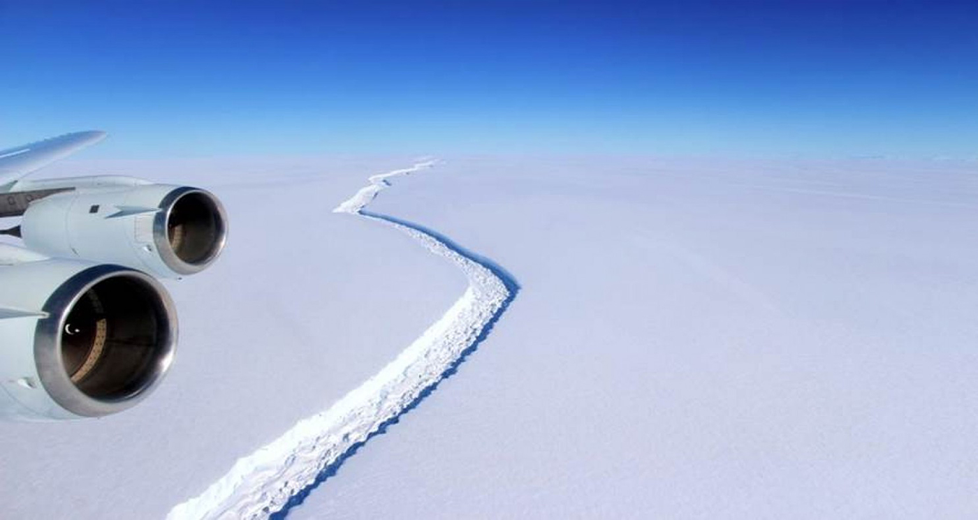 Growing Antarctic crack primes Delaware-sized iceberg | The Straits Times