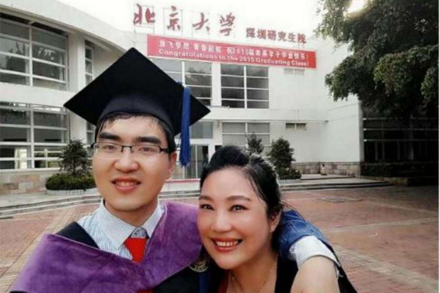 Single mum in China raises disabled son to become Harvard law student ...