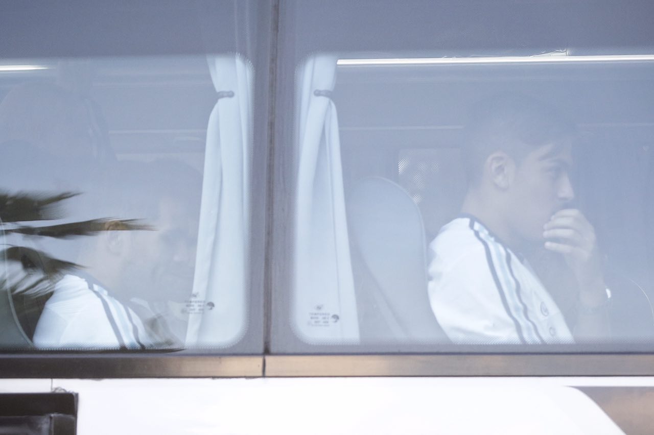 Football: Fans welcome Argentina football team, Messi spotted on ...