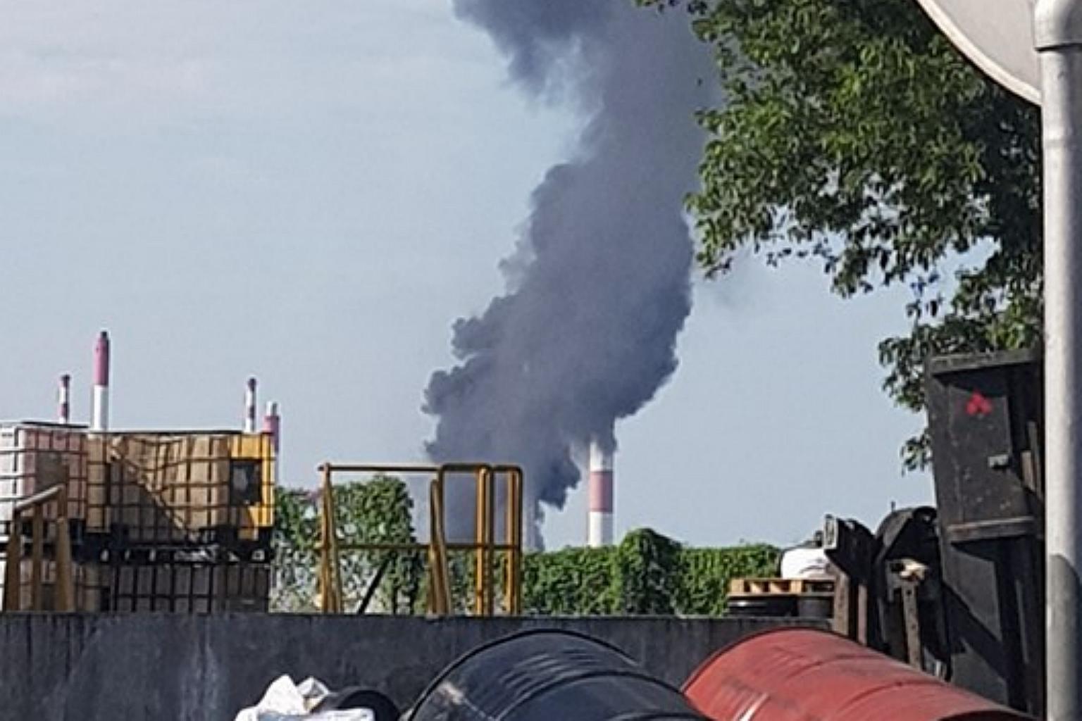Fire breaks out in oil refinery on Jurong Island; no casualties ...
