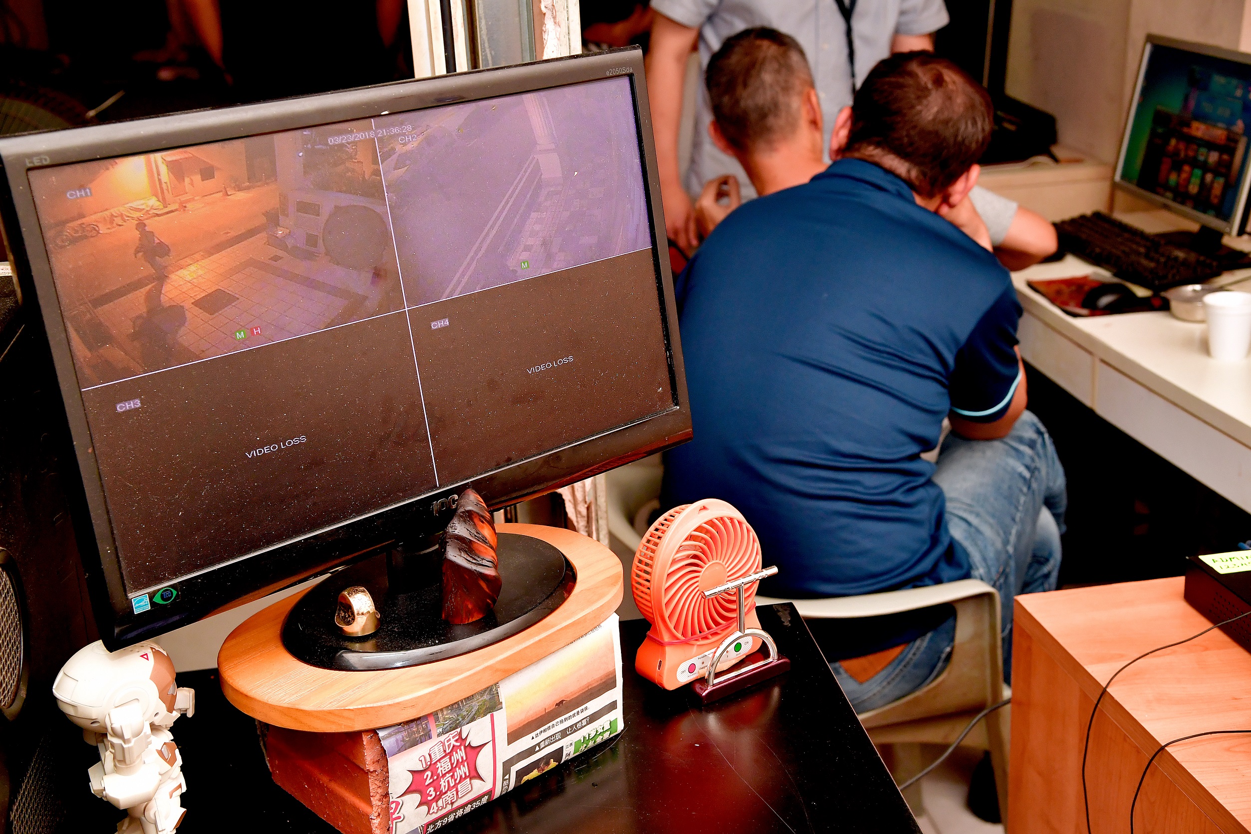 10 arrested as police raid two gambling dens | The Straits Times