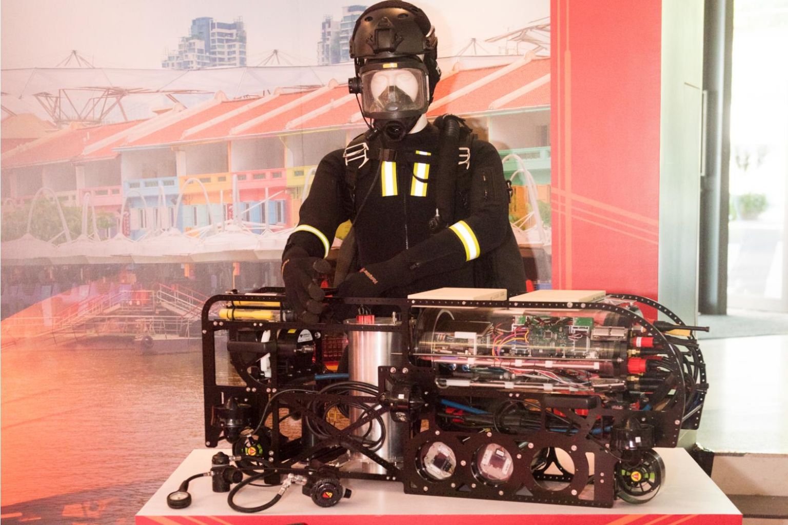 Robots to fight fires alongside SCDF officers | The Straits Times