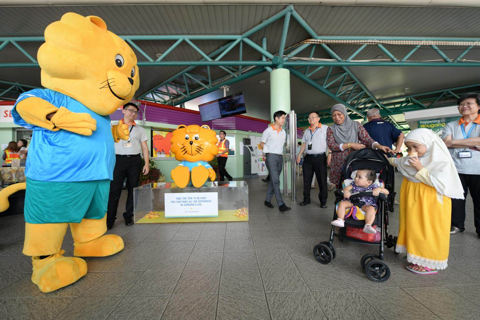 Students express their gratitude towards bus drivers and station staff ...