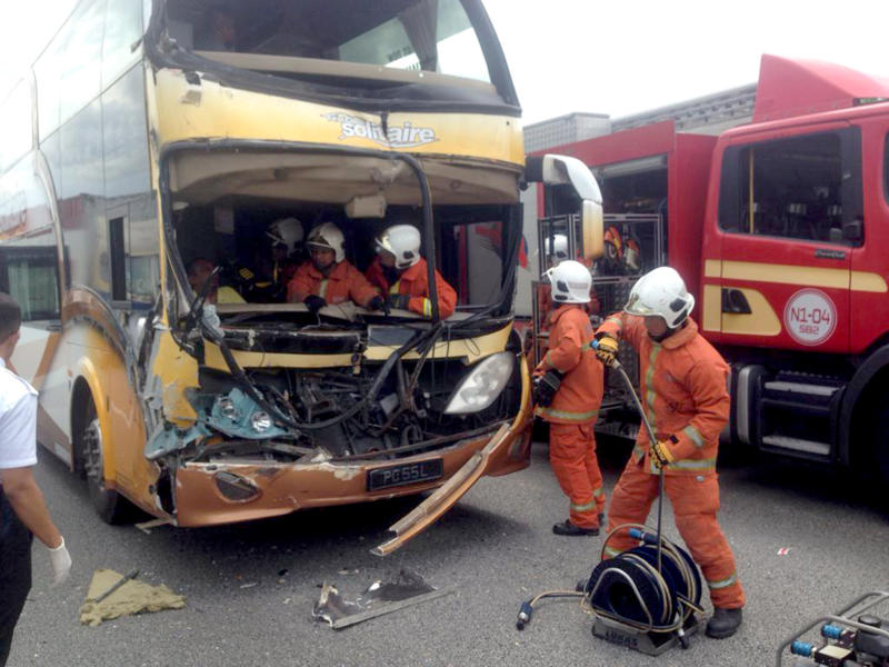 Singaporean woman dies in bus crash en route to Genting Highlands in ...