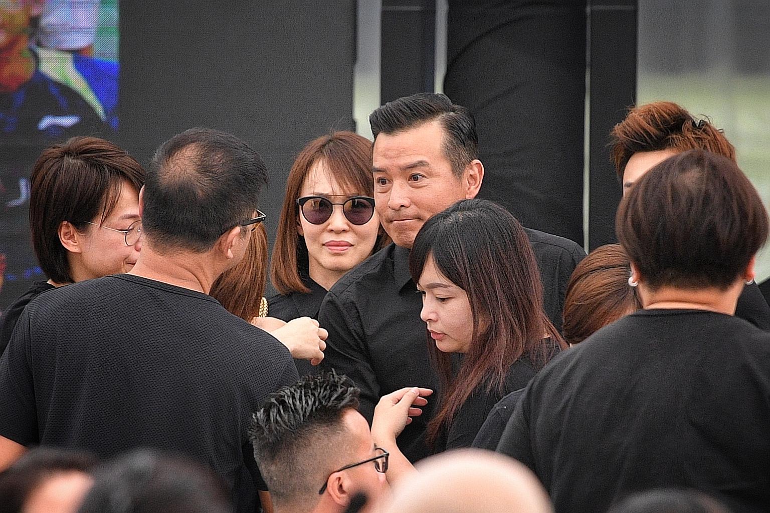 Non-stop flow of mourners at actor's wake | The Straits Times