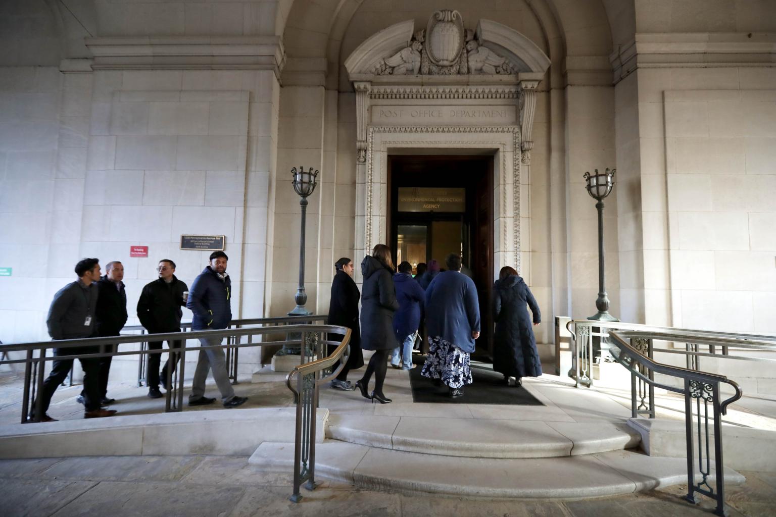 US federal employees return to backlog of work after 35-day shutdown ...