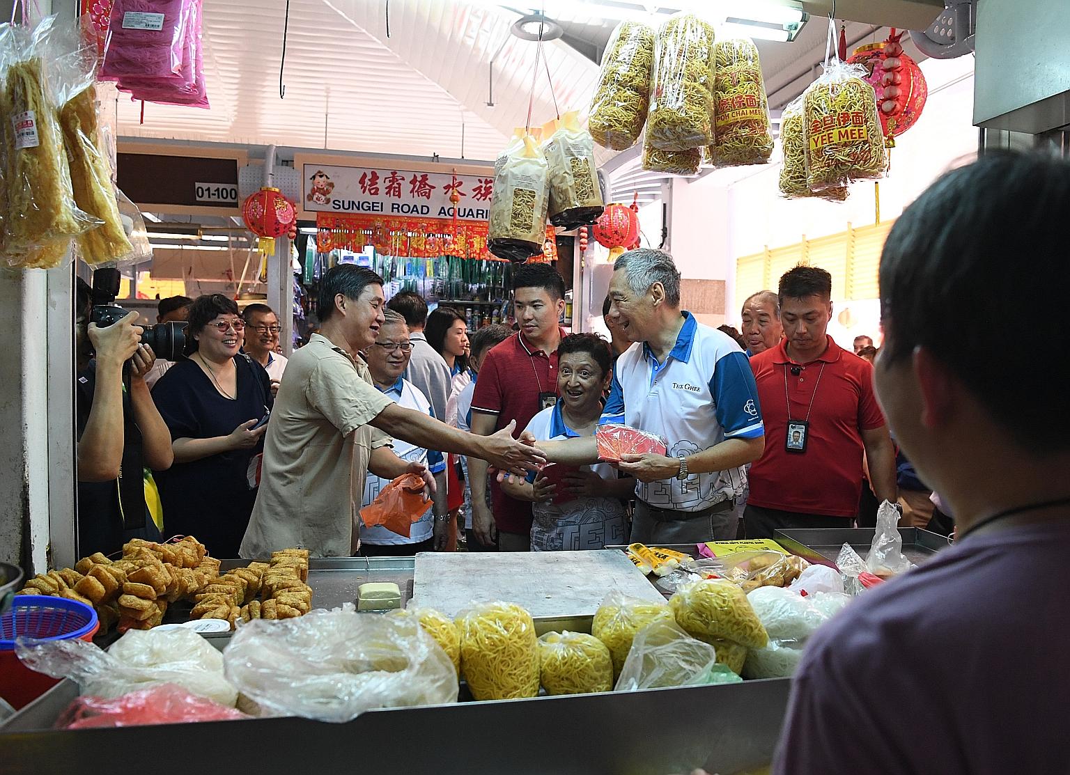 PM brings festive cheer to Teck Ghee residents | The Straits Times