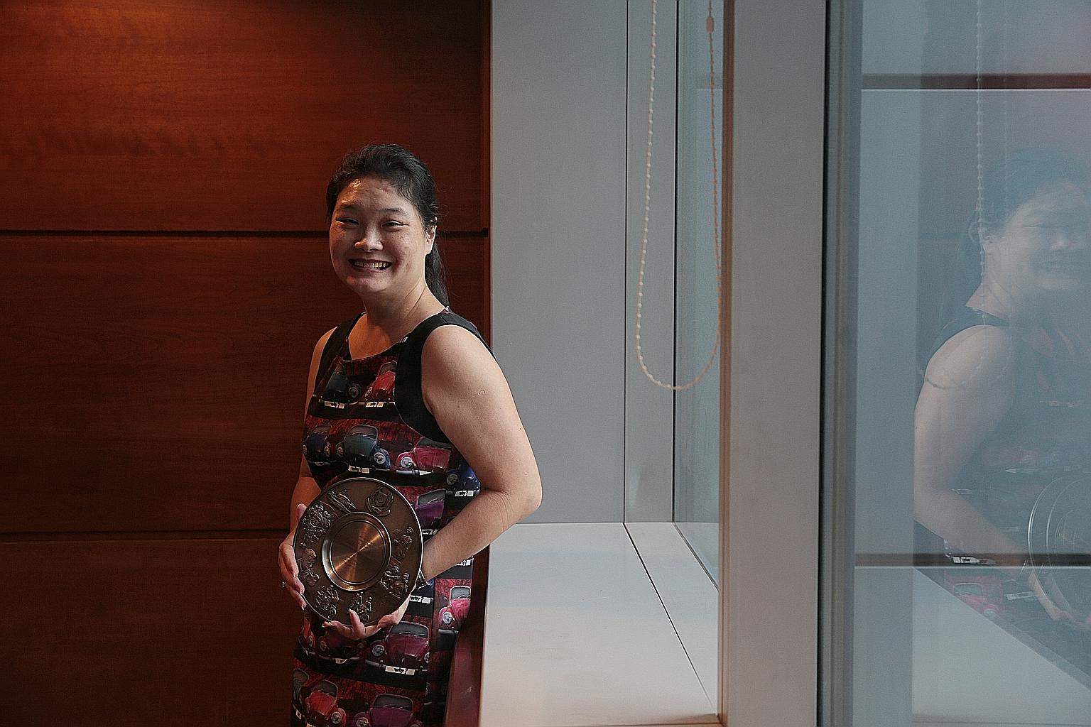 11 receive police plaques for helping to nab suspects in five cases ...