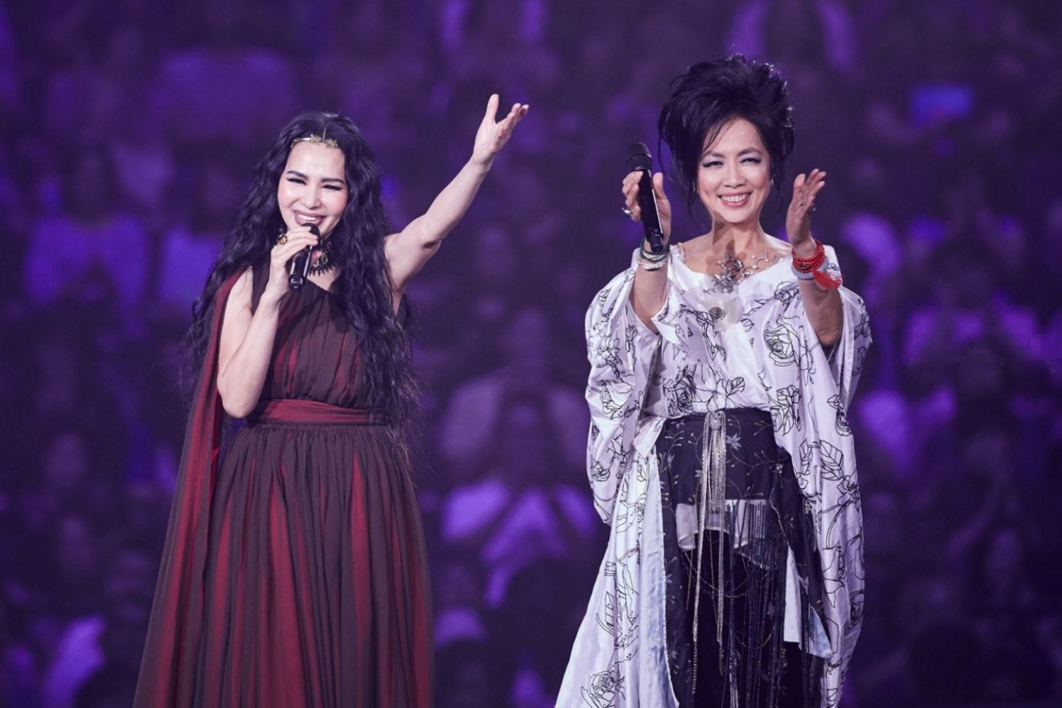 Chyi Yu and Michelle Pan sing of dream fields and olive trees, bringing ...