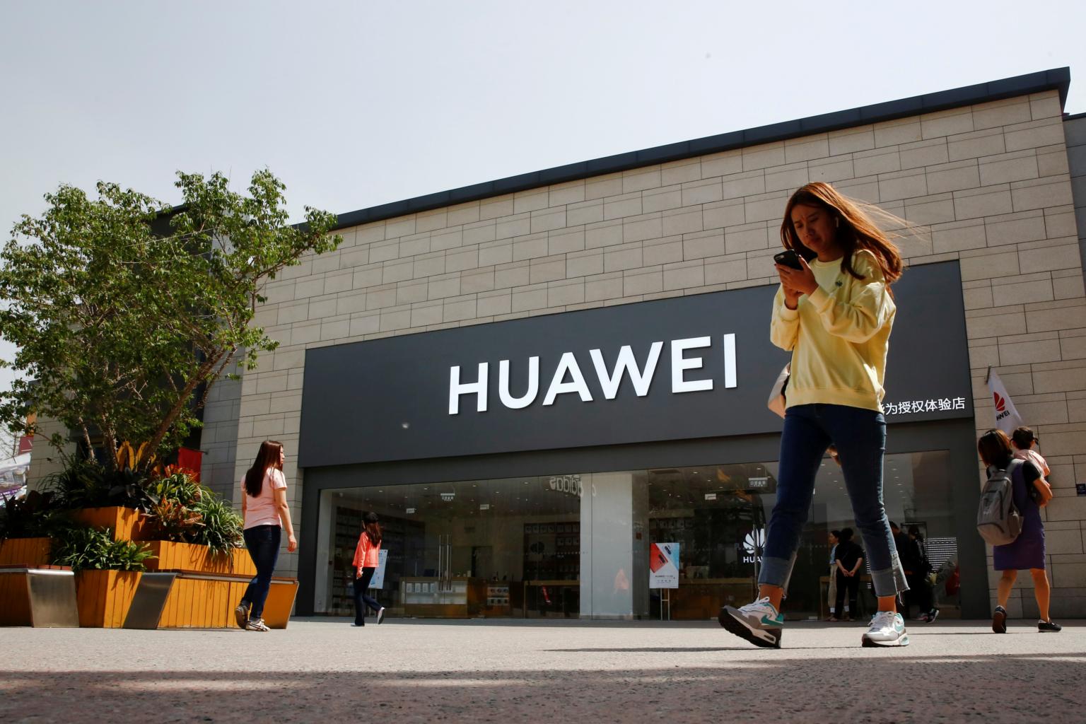 Huawei ban puts South Korea in a familiar place, caught between the US ...