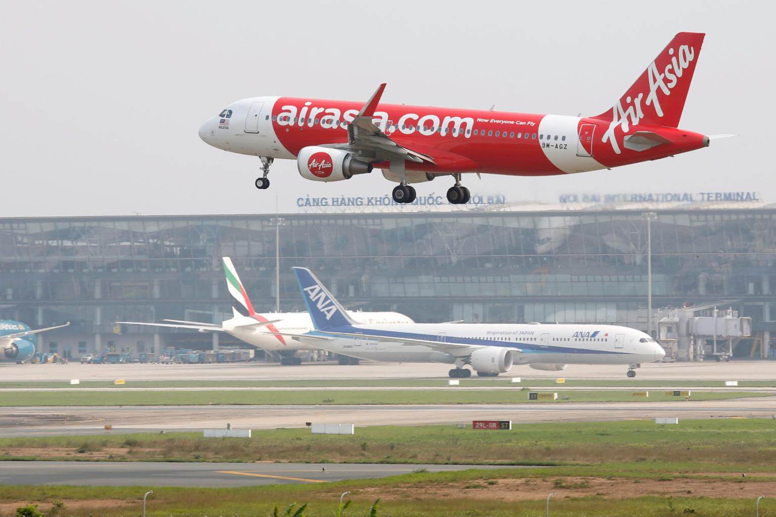 AirAsia in talks to build mobile app that will sell more than plane ...