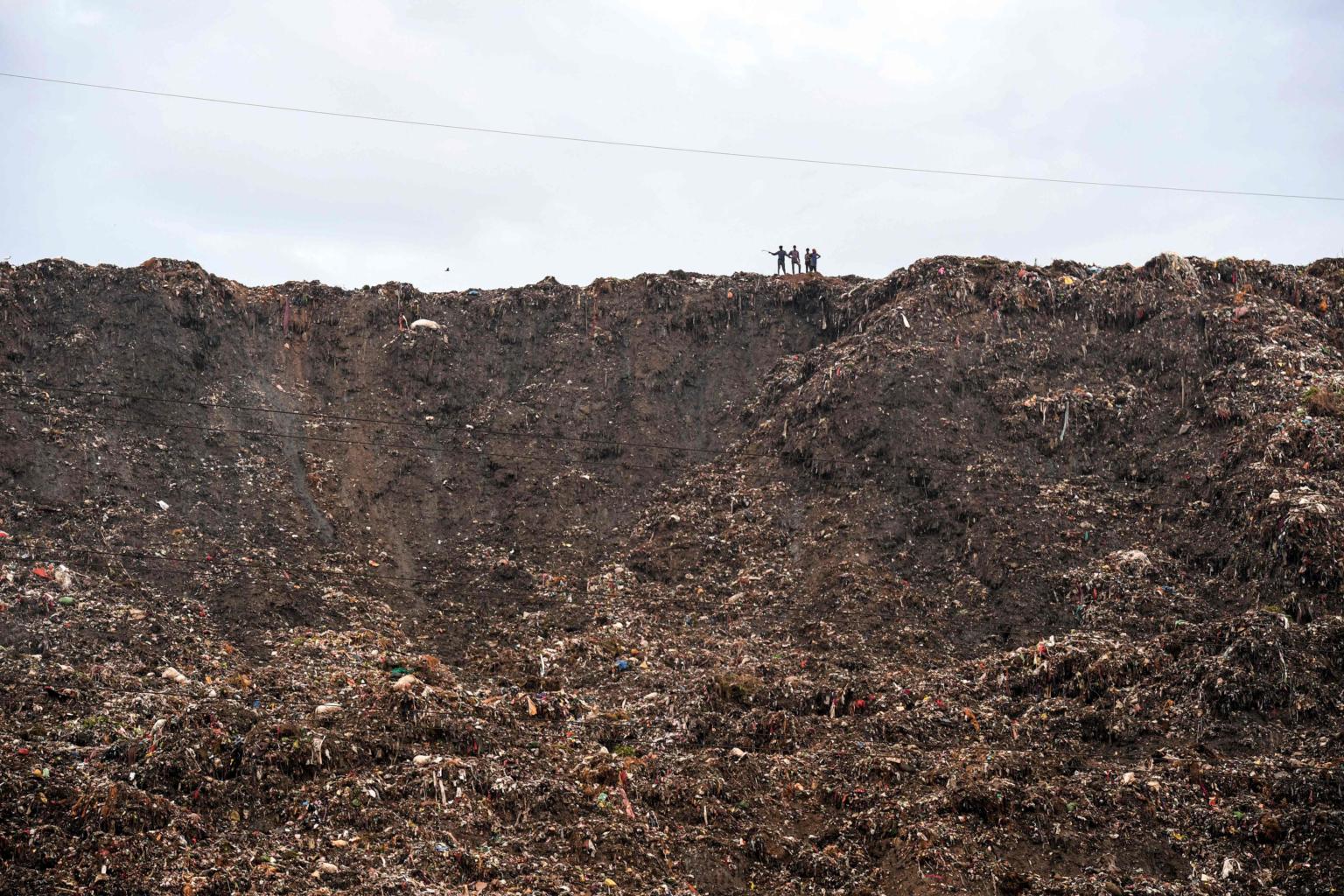 India ‘rubbish mountain’ larger than 40 football fields to surpass Taj ...