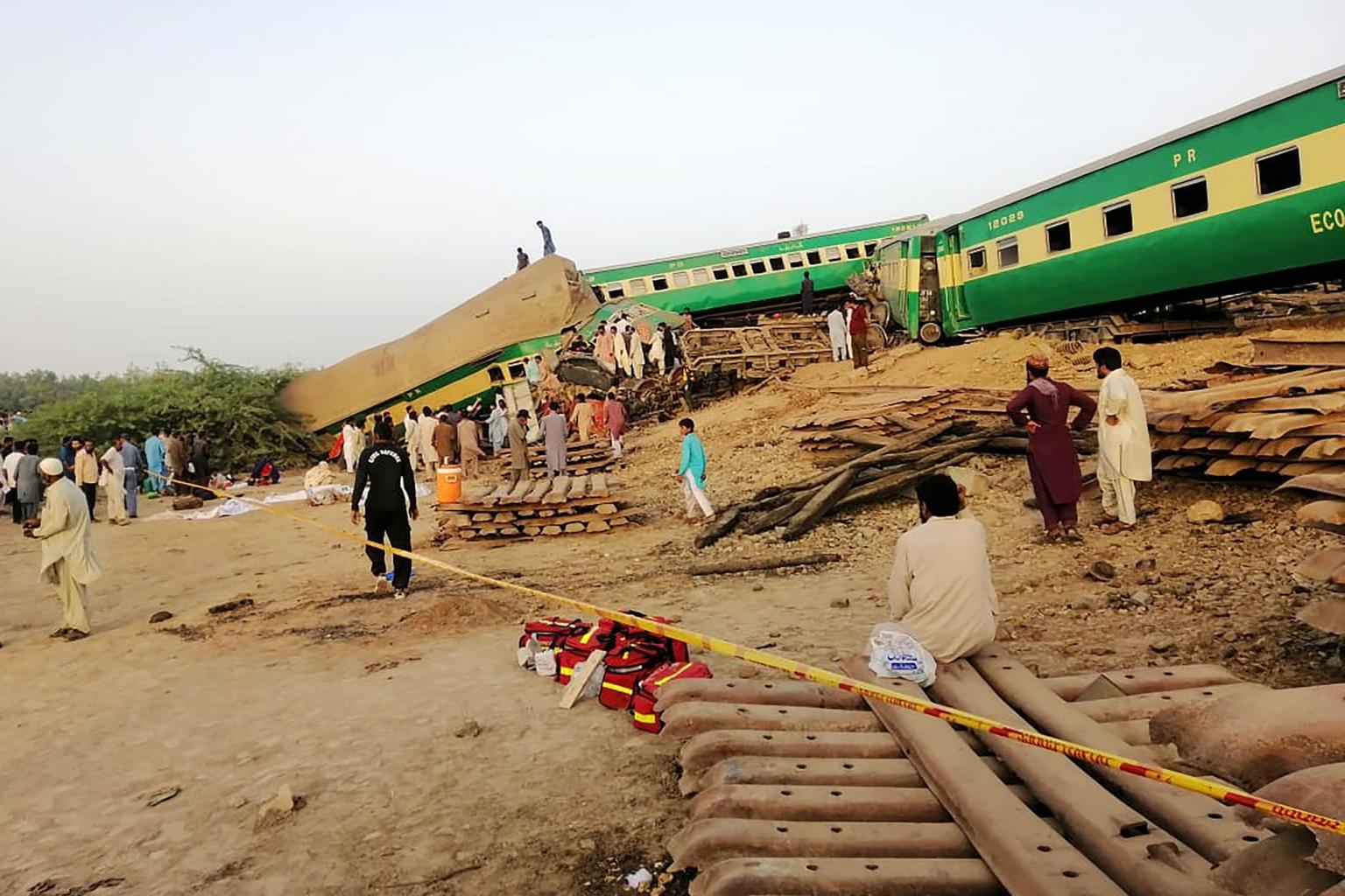 Death toll in Pakistan train collision rises to 23 | The Straits Times