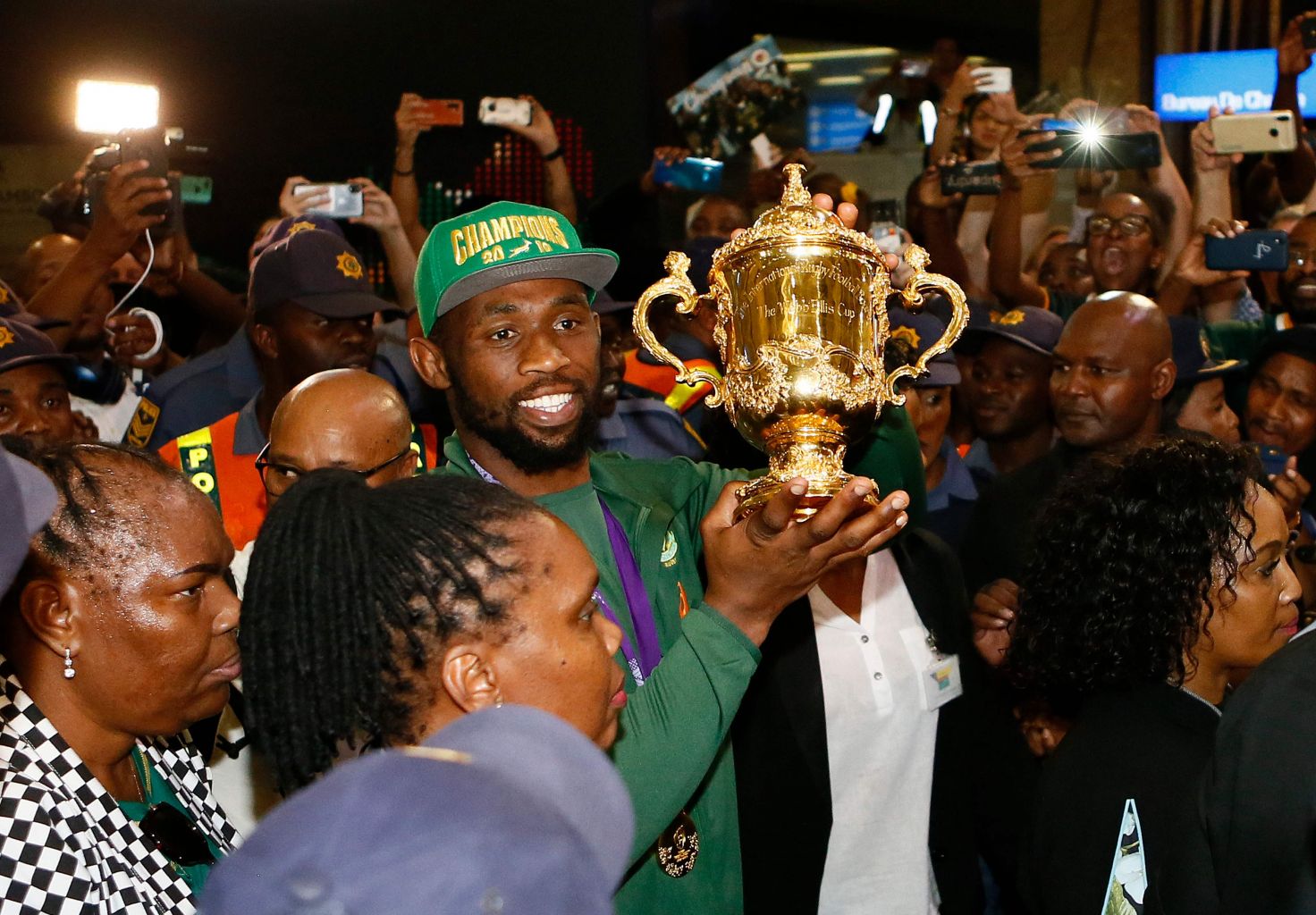 Rugby: South Africans scream, sing and dance as Springbok heroes return ...